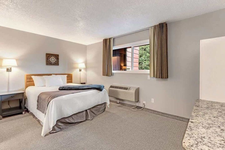 Downtown Riverfront! Condo Best Location In Bend! - Bend, OR