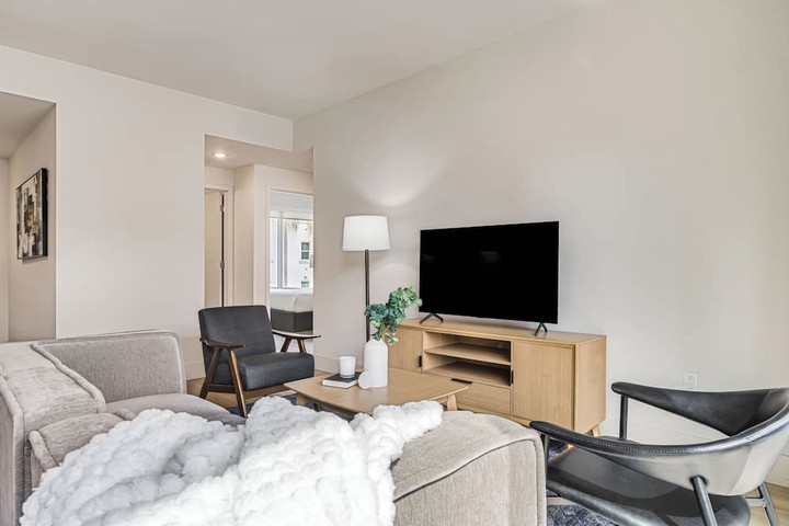 Gym + Rooftop Deck + Pool + Spa | Little Italy Locale | Ancora By Avantstay - Coronado Island, CA