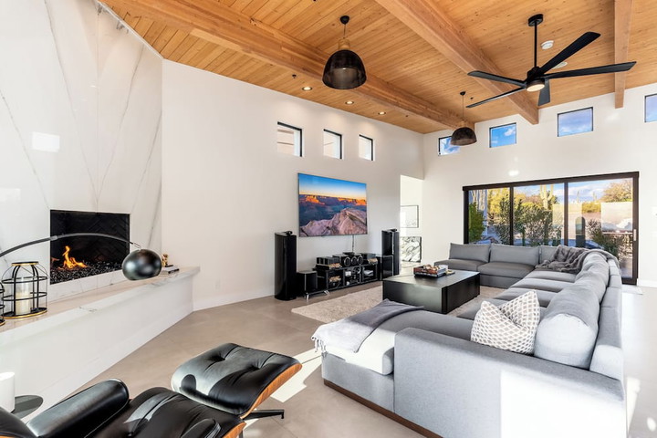 New Swss 8br Desertmodern Estate | Pool, Hot Tub, Golf Simulator, Cold Plunge, Putting Green - Carefree, AZ