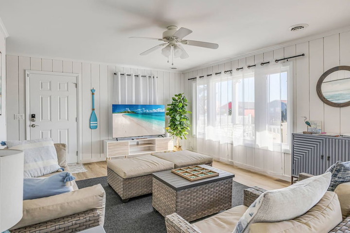 Wonderful Ocean Views From Spacious Beach Home Only 2 Blocks From The Beach - Bald Head Island, NC