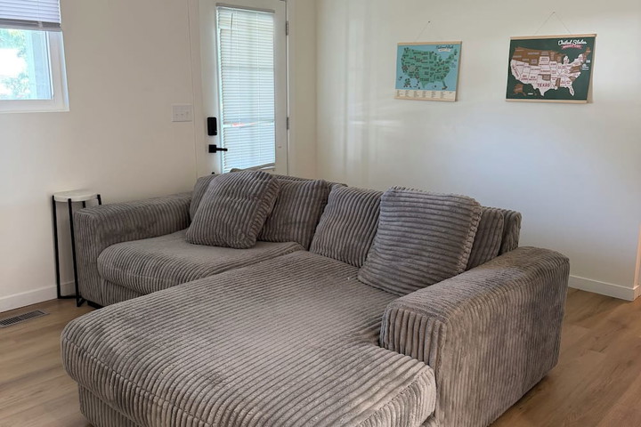 3 Bedroom 2 Bathroom Hot Tub Retreat 10 Minutes To Downtown Indy Near Lucas Oil - Indianapolis, IN