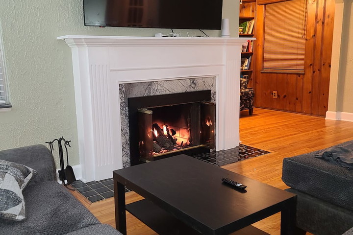 Adorable 3 Bedroom With Large Backyard Great For Family Fun - 紹斯菲爾德