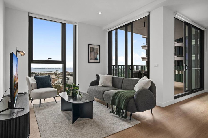 Light-filled 3-bed Brand New Apartment - St Kilda