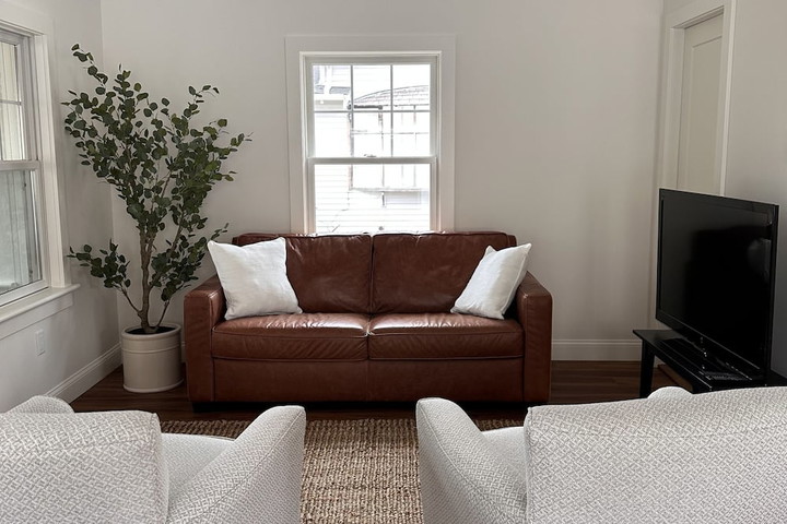 Quick Walk To Private Beach From This Brand New 3-bedroom Cottage - Wareham, MA