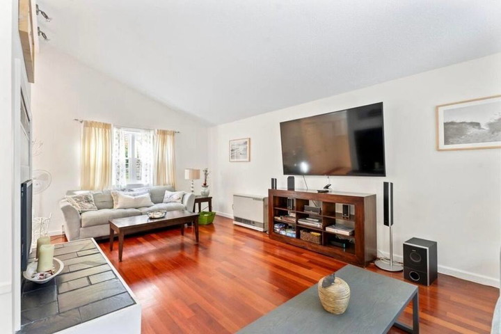 Charming Vineyard Haven Retreat W/ Heated Pool, Walk To Town, & Tashmoo Beach! - Woods Hole, MA