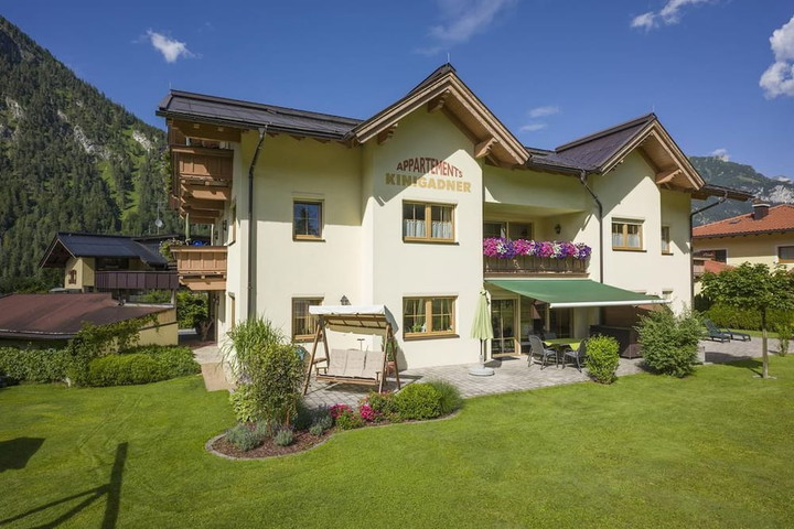 Log Lodge · Hot Tub · Game Room · King Suites -