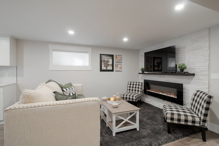 2 Bedroom Bsmt Suite In The Heart Of The City - Lethbridge