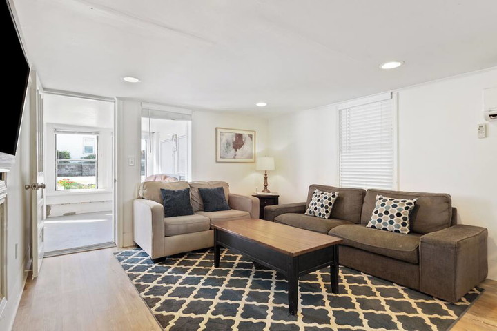 Surf Vibes 2br 100 Ft To Beach + Parking Walk To Dining & Nightlife - Folly Beach
