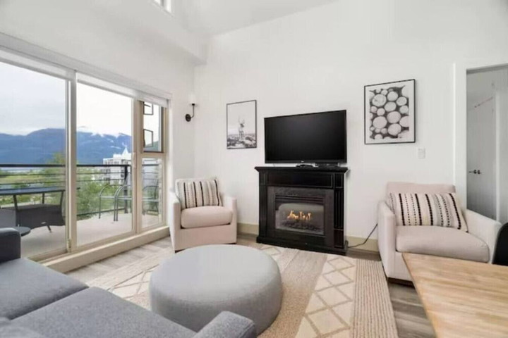 Lakeview Splendor- 7-br Penthouse Bliss Rooftop - Harrison Hot Springs