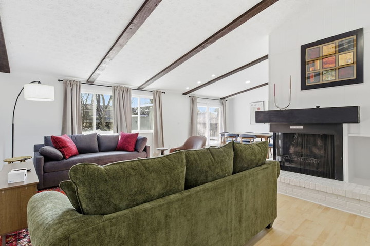 Gorgeous 3-bedroom House With Ac In Pleasant Fishers - Fishers, IN