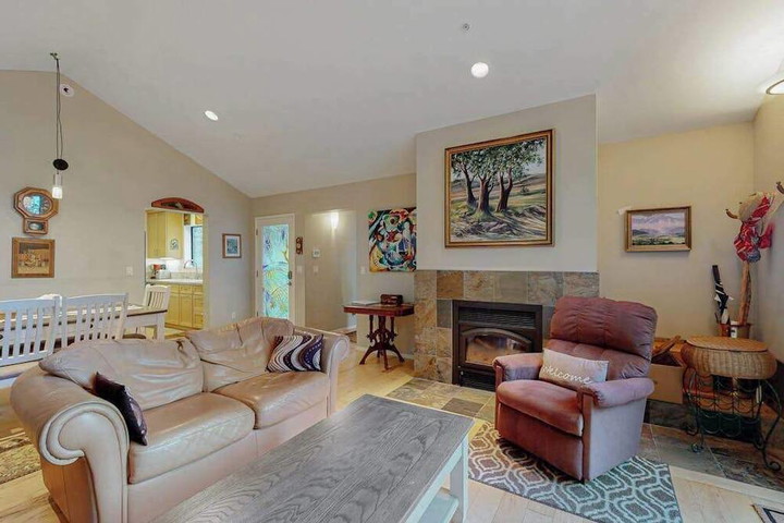 Sebastopol 2br Forest Retreat On 6 Acres With Creek & Fireplace - Occidental, CA