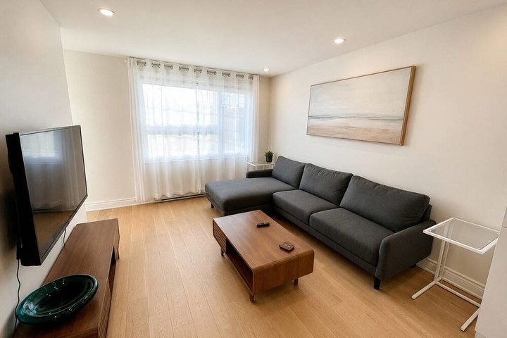 Fully Renovated Furnished 1-bedroom+office Apt Appt 4 1/2 Entièrement Rénové - Saint-Lambert