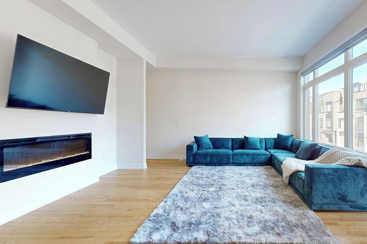 Modern 4bed Home In Richmond Hill /Rooftop Terrace & Ev Charger - Markham