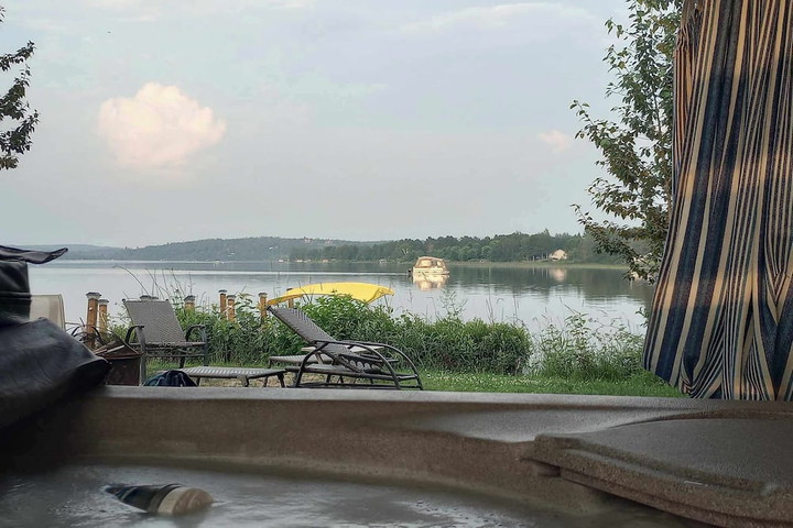 Le Repère Du Lac Bien Centrer Pour Visiter La Région Du Saguenay-lac-st-jean! - Québec