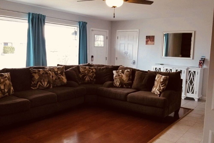 Comfortable 6 Br Home - Hot Tub + Boat Parking - Page