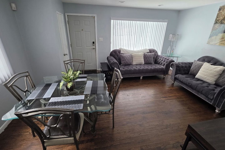 Cozy 2-bedroom House In Surrounding Metropolitan Area Just Minutes From Dtw - Livonia, MI