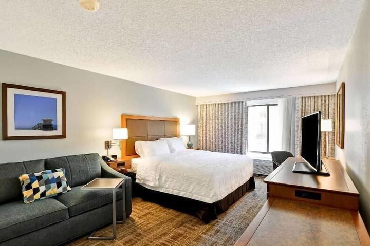 Pet-friendly Unit W/ Free Breakfastideal For Leisure Or Business Stays - Delray Beach, FL