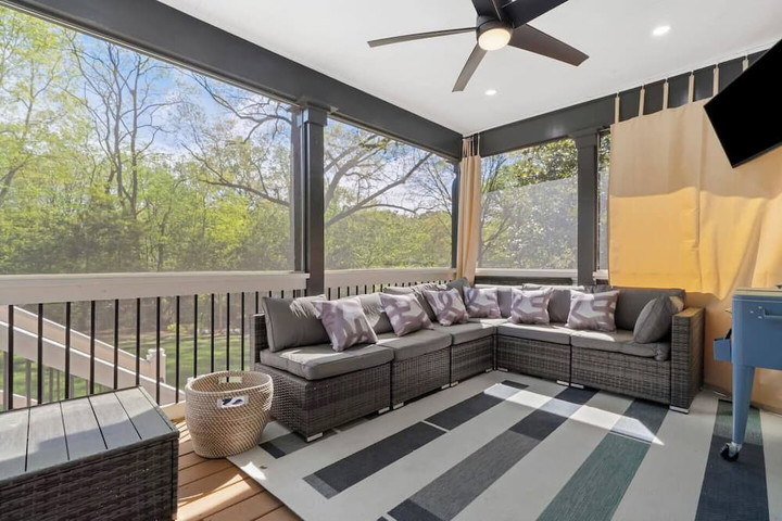 3 King Beds|pool|fire Pit|screen Porch|work Spaces - Smyrna, GA