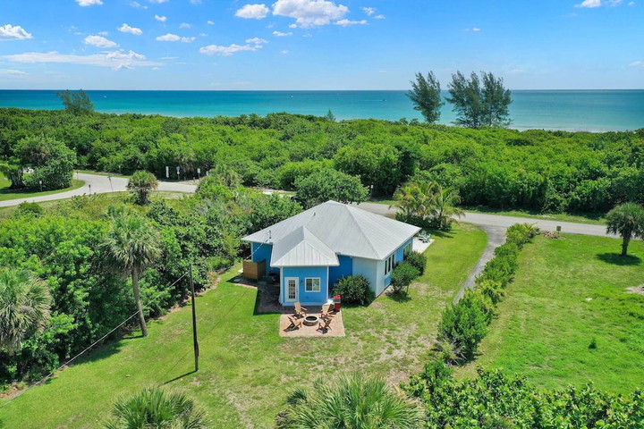 Hutchinson Island Cottage: Steps To The Beach - Fort Pierce, FL