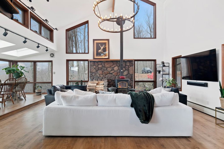5 Star Gorgeous Cliffside Chalet W Panoramic Views - Catskill, NY