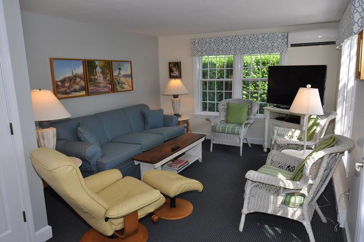 In-town  Walk To Beaches  Charming Cottage  Private Patio & Easy Parking - Nantucket, MA