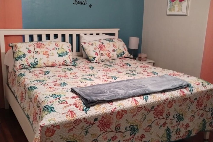Cute & Cozy Cottage In The Heart Of Gulfport - Gulfport, FL