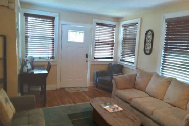 Cozy 3 Bedroom Cottage. Minutes From Everything - Charleston, SC