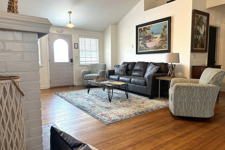 1 Minute Walk To Ocean-charming Downtown Beachside Home With Mother-in-law Suite - Cocoa Beach, FL
