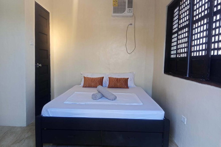V Hostel Galera - Couple Room - Puerto Galera