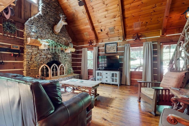 Escape To Oakwood Hideaway: Cozy Cabin W/hottub On 18 Acres Near Nashville! - Lebanon, TN