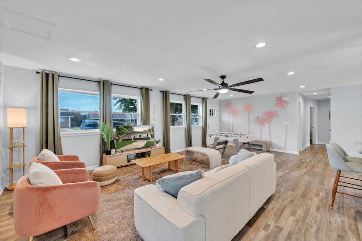 Charming 3bd - Near Beaches - Foosball & Backyard - Norfolk, VA