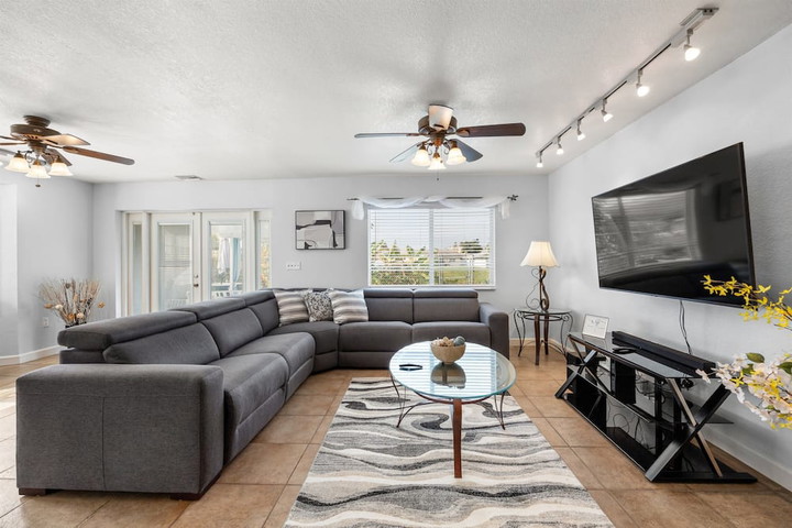 Gulf Coast Get-away! Heated Pool, Sleeps 10! 69th - Pinellas Park, FL