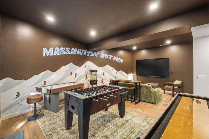 Stunning, Brand New Chalet In Massanutten, Sleeps 16 - Harrisonburg, VA