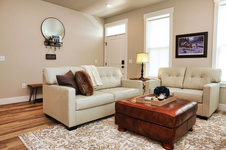 New! Sparkling 1-level 2-bdrm King - Billings, MT