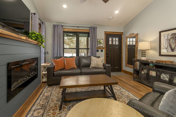 Wooded Cabin · Hot Tub, Firepit & Giant City - Carbondale, IL