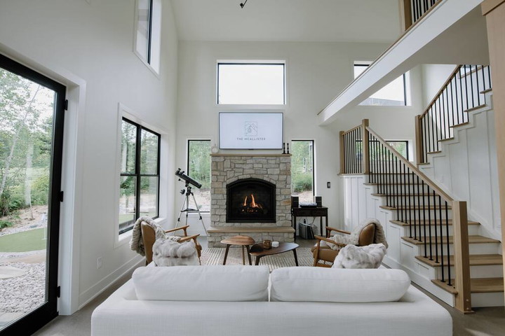 Ski/golf/trails/winery - Putting Green - Sauna - Foosball - Sleeps 10 - Lutsen, MN