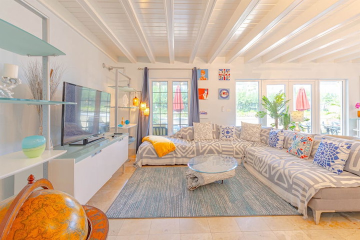 Harbor Mews - 5br Cable Beach Home With Pool & Beach Access - Nassau