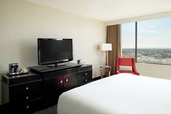 Enjoy City Views At Modern Little Tokyo Hub: High-floor Skyline Perspectives - Los Angeles