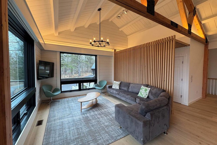 Beautiful Newly-renovated 4br In New Paltz 36 Acres Of Privacy And A Hot Tub - New Paltz, NY