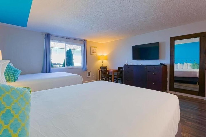 Embrace The Coastal Vibe! Pet-friendly Property, Free Parking, Kitchenette! - Cannon Beach, OR