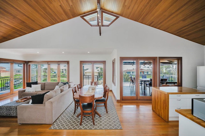 Ocean-view 3-bed House In Halls Head - Mandurah