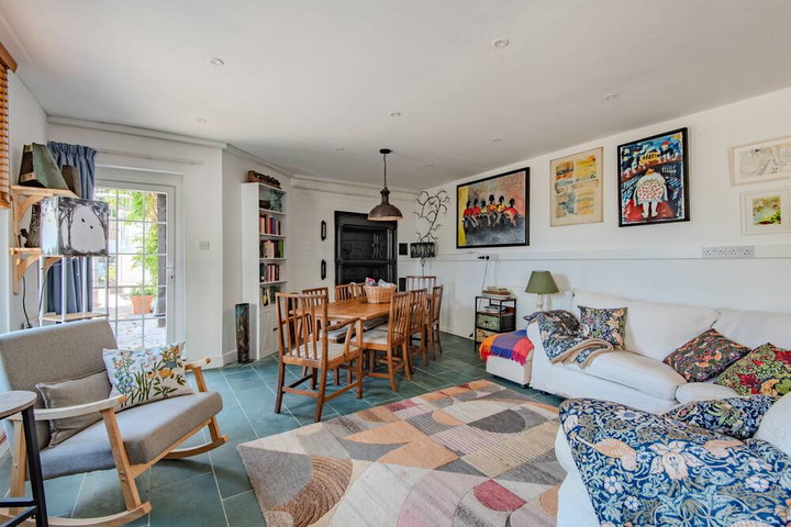 The Artist's House, Deal - ディール