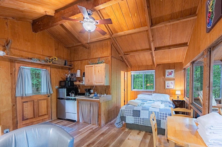 Cozy Romantic Cabin With Hot Tub On Screened Porch - Fayetteville, WV
