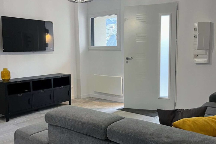 Modern Renovated Two Bed Apartment - Sleeps 6 - Le Bourg-d'Oisans
