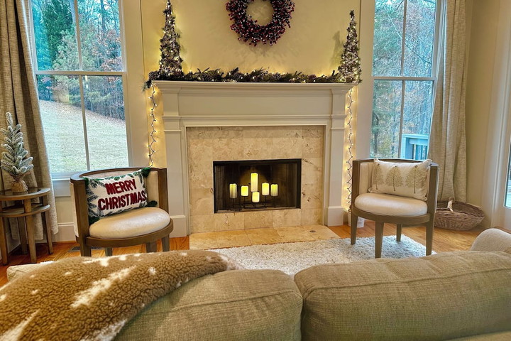 Buford Forest Retreat! Spacious 5 Bdrms, Hot Tub, Fire Pit! Near Snow Park&rinks - 比福德