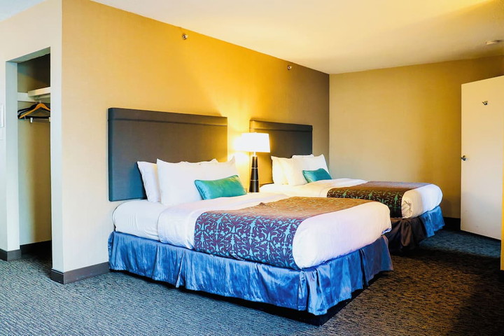 Suite Room In Sf Motel Sf,2 Queen Beds With Living Room,free Parking, Breakfast - San Francisco, CA