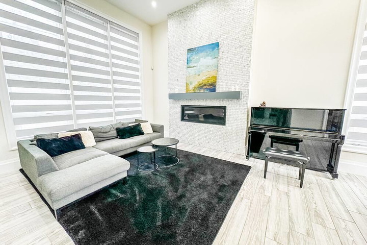 Luxury Large Private Modern Home With Pool - West Vancouver