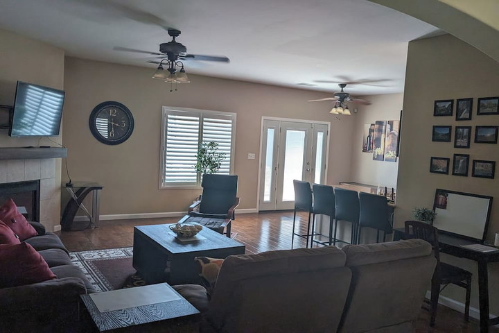 Charming 3-bedroom House With Ac & Wifi In Beautiful Visalia Near National Parks - Visalia, CA