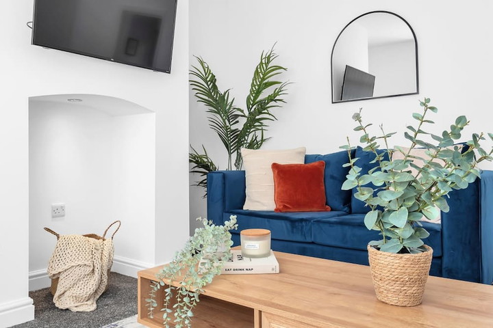 2bdr Stanley House | Free Parking | Private Garden - Stoke-on-Trent