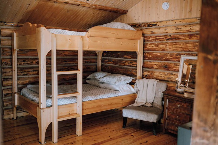 Birch Cabin: Mountain Escape | Sleeps 4 | No Cleaning Fees | Private Bathroom - Alberta